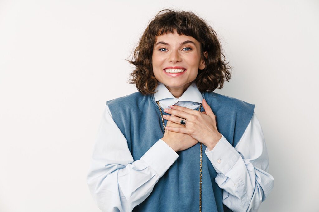 Le carré wavy à frange effilée : la tendance coiffure à adopter sans ...